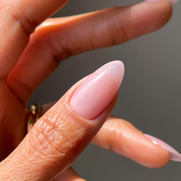 Gel or acrylic nails: differences, benefits and alternatives
